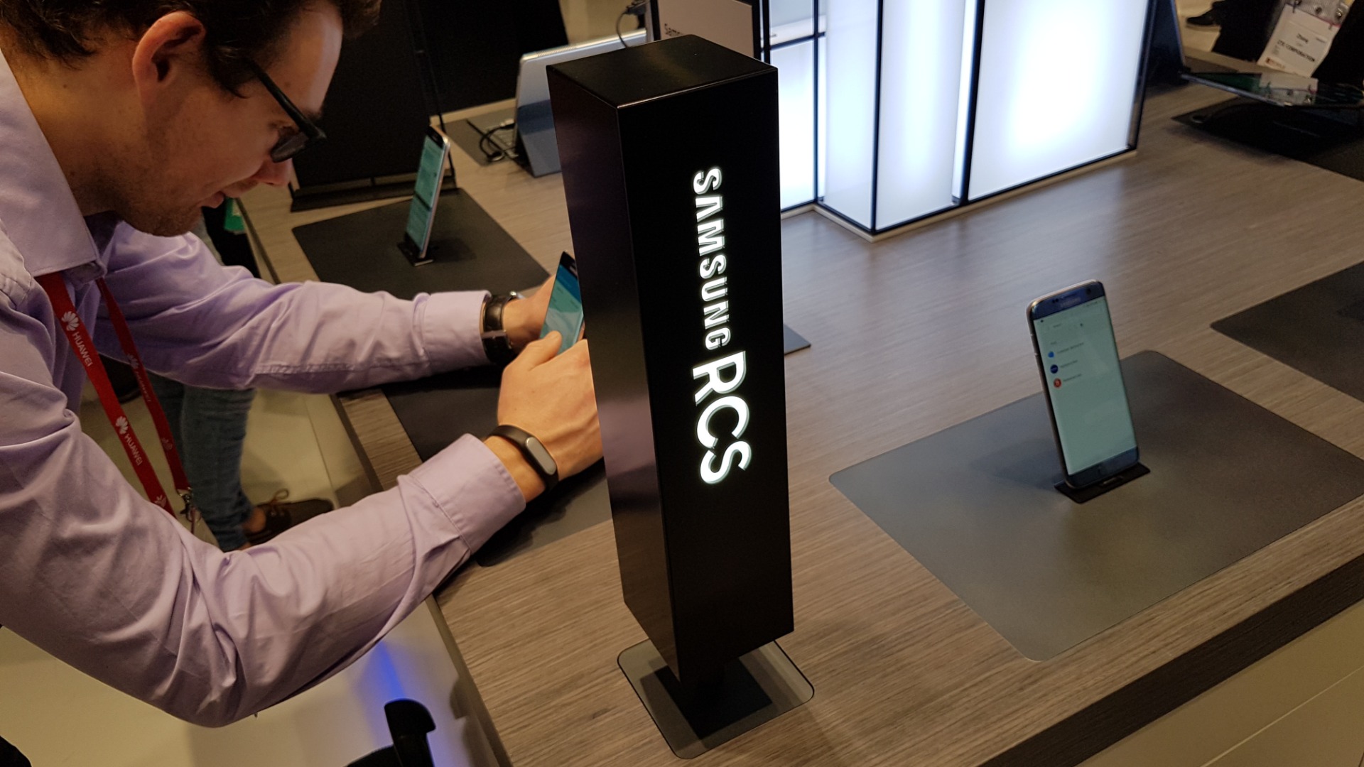 Samsung și Google colaborează pentru RCS Messaging pe sistemul de ...