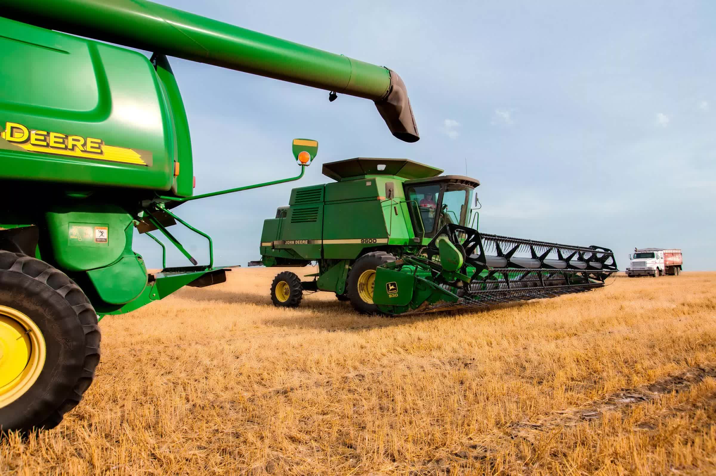 John Deere încă împiedică fermierii să-și repare utilajele, avertizează ...