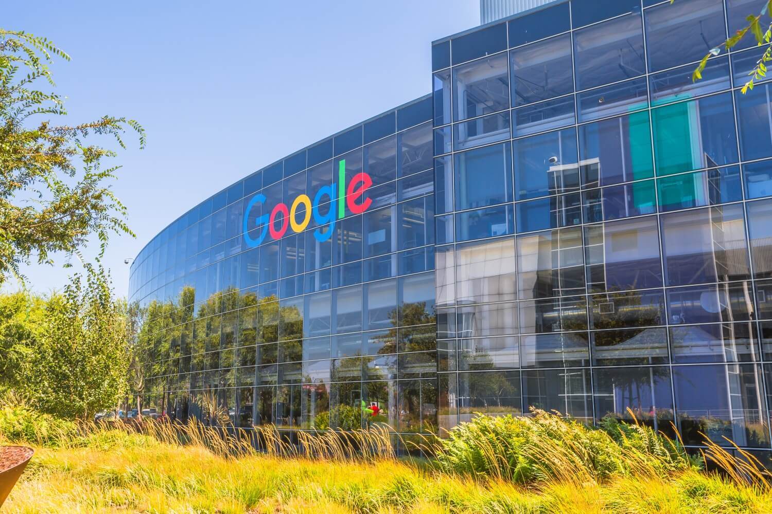 Google le spune unor lucrători la distanță să se întoarcă la birou sau ...